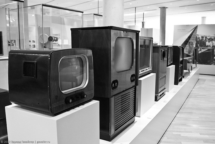 Inside Frankfurt Museum of Communication | Amusing Planet